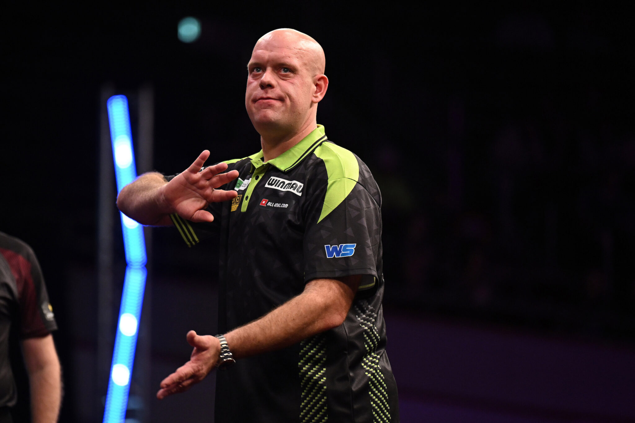 Van Veen ist der European Champion 2025 - dartn.de