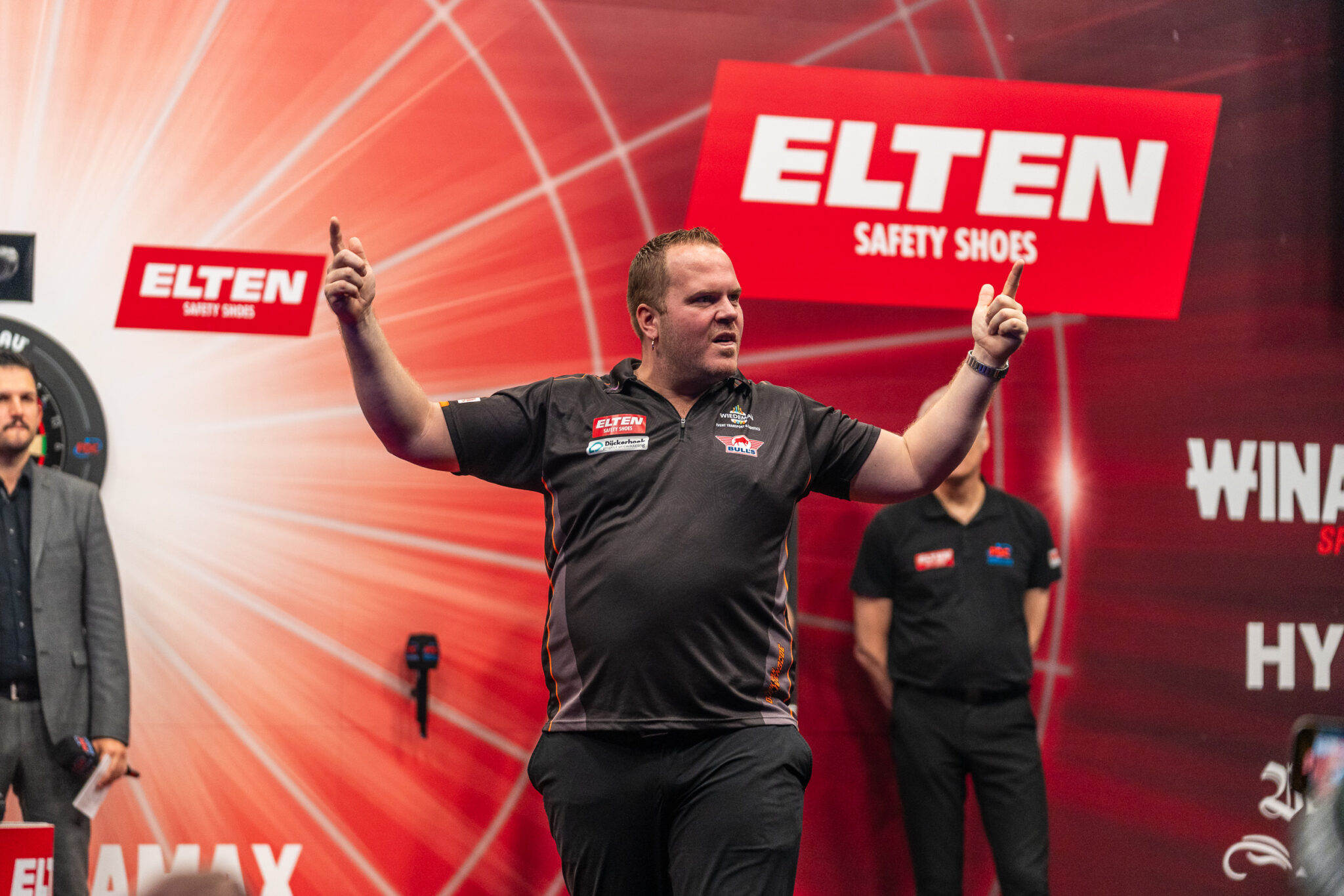 German Darts Championship: Van Duijvenbode kratzt am Rekord, Schindler ...