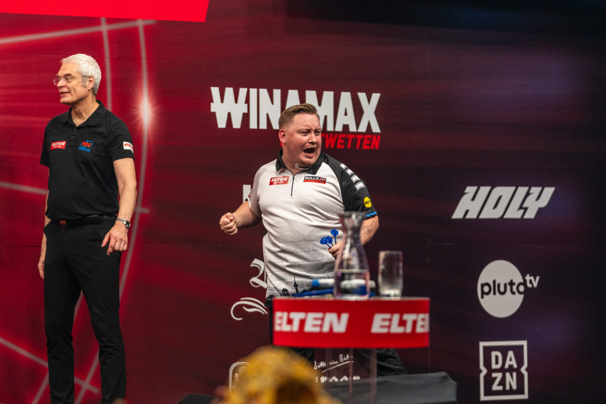 German Darts Championship: Van Duijvenbode kratzt am Rekord, Schindler ...