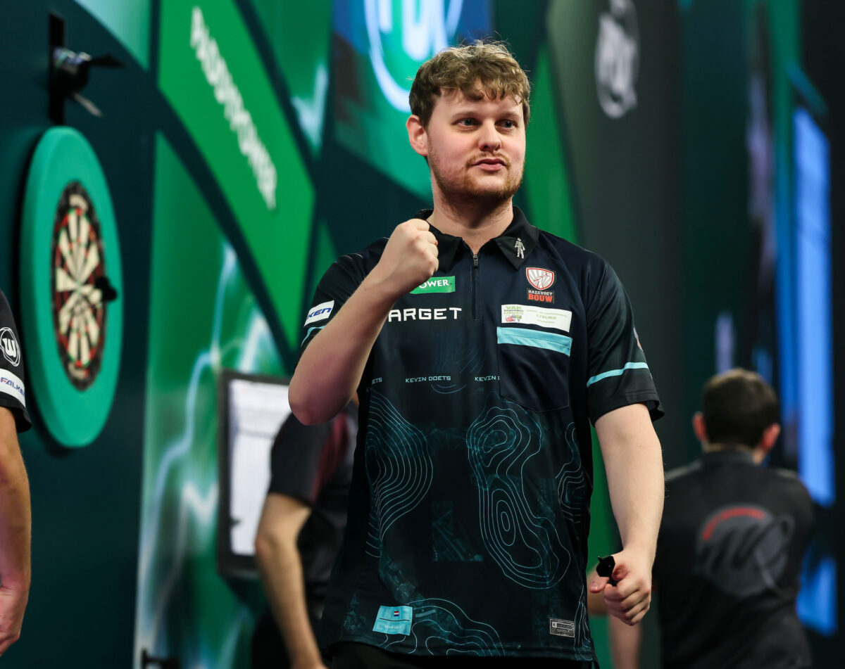 Dart WM 2026: Gates tanzt in Runde 2, Rock startet erfolgreich - dartn.de